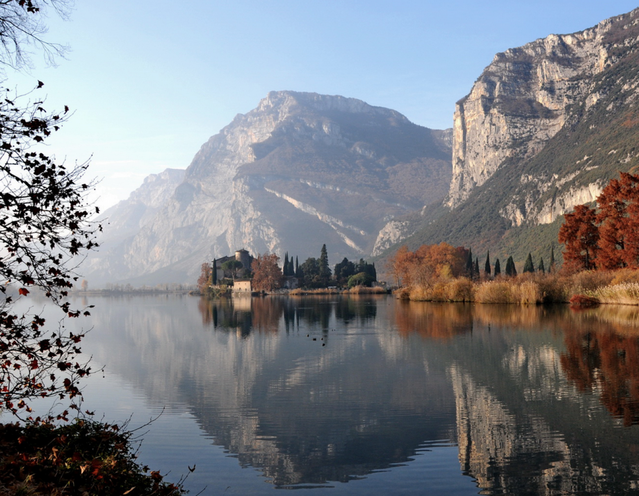 Castel Toblino, Lago di Toblino